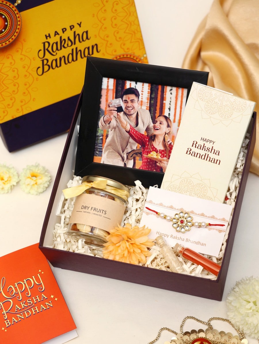 Gift Hampers Online | Customised Gift Hampers | HappyGifts